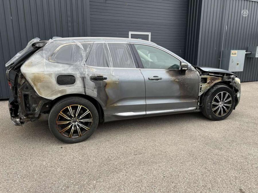 Grey Volvo XC60 2017 in Alytus, with an engine capacity of 1.97 L and mileage of 229 thousand km for 8800 €, photo 12 on AUTOMOTO.COM.LV