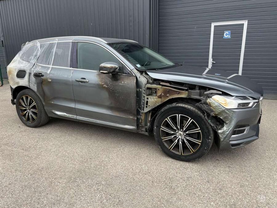 Grey Volvo XC60 2017 in Alytus, with an engine capacity of 1.97 L and mileage of 229 thousand km for 8800 €, photo 13 on AUTOMOTO.COM.LV