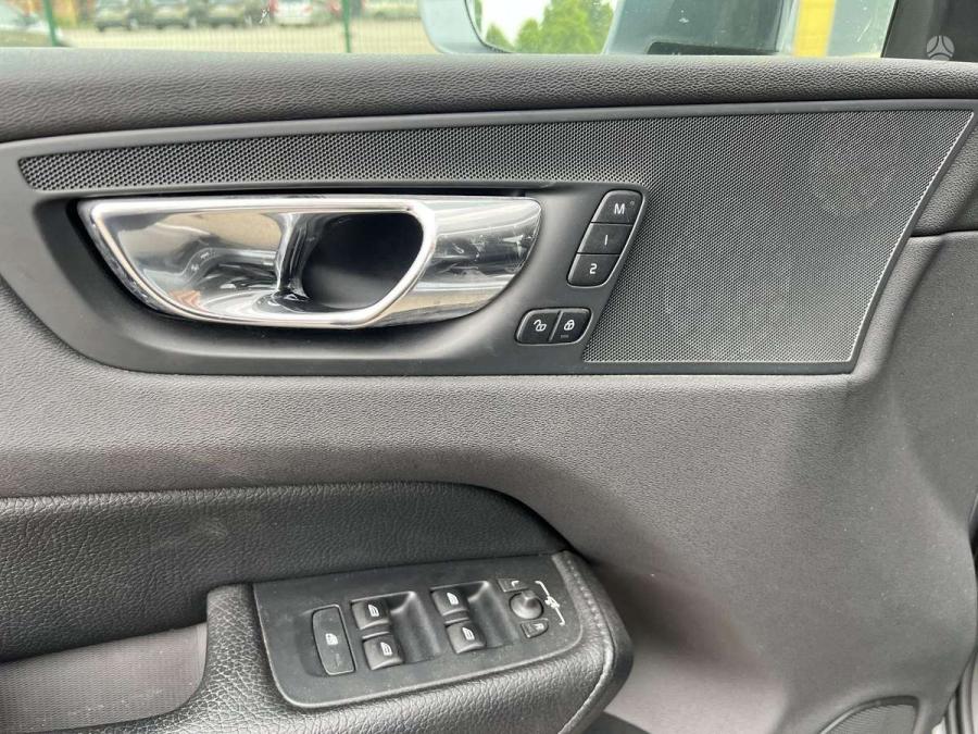 Grey Volvo XC60 2017 in Alytus, with an engine capacity of 1.97 L and mileage of 229 thousand km for 8800 €, photo 22 on AUTOMOTO.COM.LV