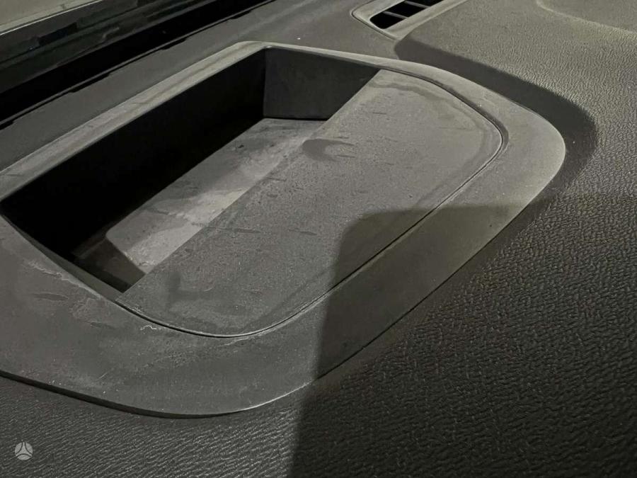 Grey Volvo XC60 2017 in Alytus, with an engine capacity of 1.97 L and mileage of 229 thousand km for 8800 €, photo 23 on AUTOMOTO.COM.LV