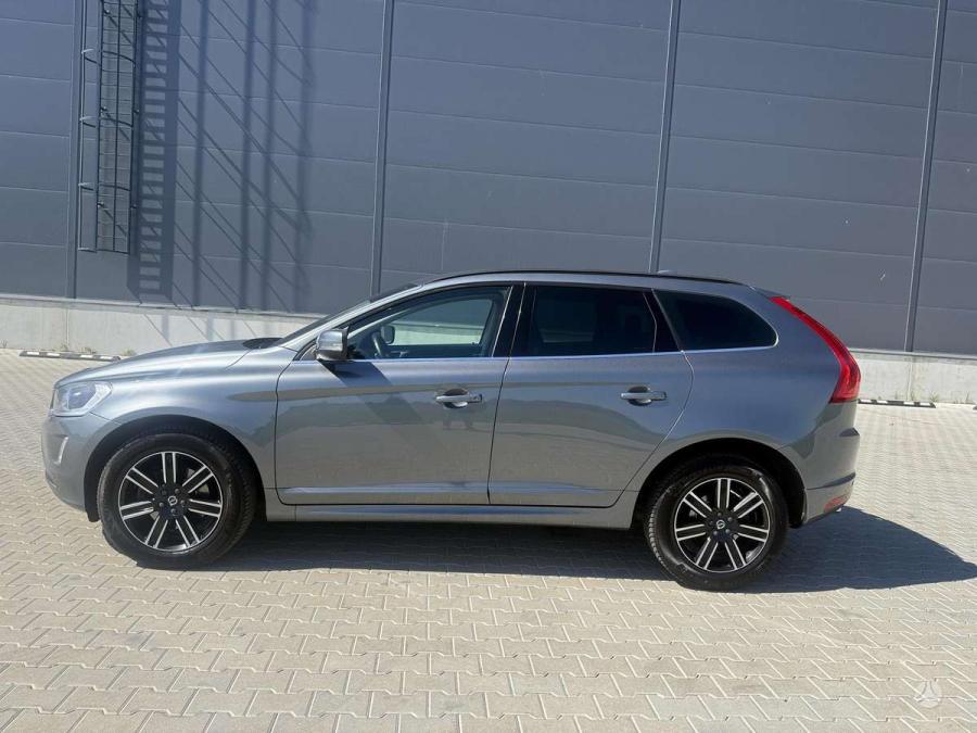Grey Volvo XC60 2017 in Siauliai, with an engine capacity of 1.97 L and mileage of 270 thousand km for 11200 €, photo 5 on AUTOMOTO.COM.LV