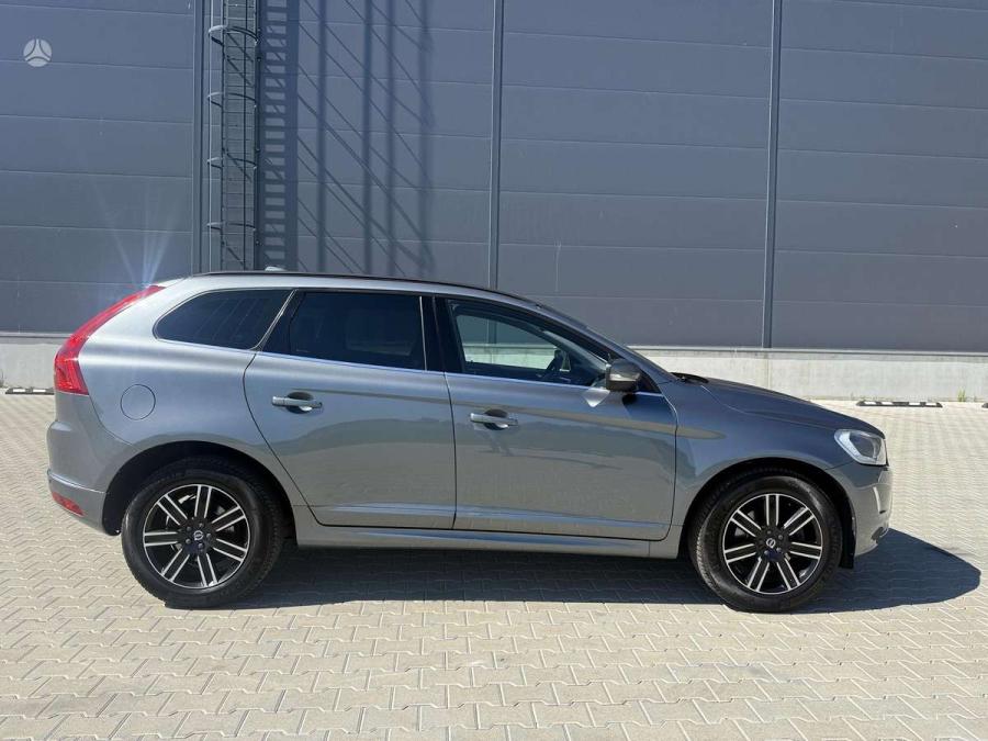 Grey Volvo XC60 2017 in Siauliai, with an engine capacity of 1.97 L and mileage of 270 thousand km for 11200 €, photo 9 on AUTOMOTO.COM.LV