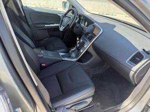 Grey Volvo XC60 2017 in Siauliai, with an engine capacity of 1.97 L and mileage of 270 thousand km for 11200 €, photo 10 on AUTOMOTO.COM.LV