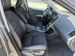 Grey Volvo XC60 2017 in Siauliai, with an engine capacity of 1.97 L and mileage of 270 thousand km for 11200 €, photo 11 on AUTOMOTO.COM.LV