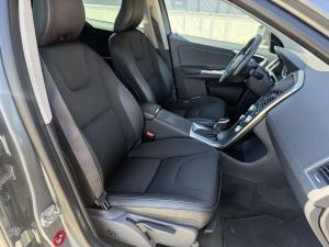 Grey Volvo XC60 2017 in Siauliai, with an engine capacity of 1.97 L and mileage of 270 thousand km for 11200 €, photo 12 on AUTOMOTO.COM.LV