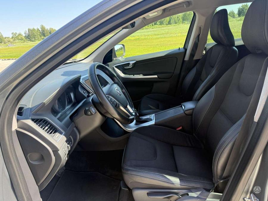 Grey Volvo XC60 2017 in Siauliai, with an engine capacity of 1.97 L and mileage of 270 thousand km for 11200 €, photo 14 on AUTOMOTO.COM.LV