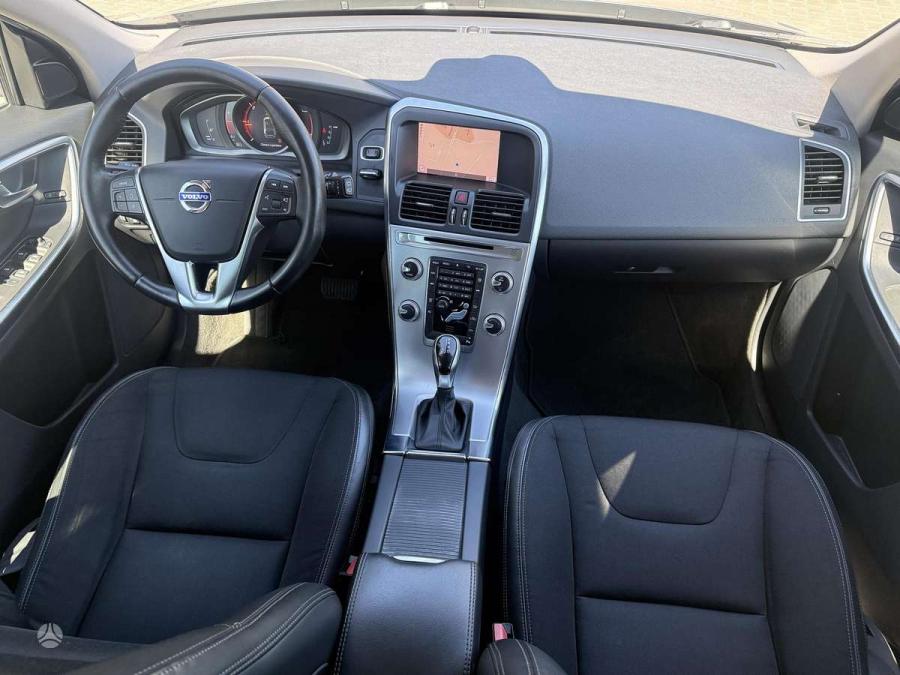 Grey Volvo XC60 2017 in Siauliai, with an engine capacity of 1.97 L and mileage of 270 thousand km for 11200 €, photo 16 on AUTOMOTO.COM.LV