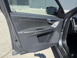 Grey Volvo XC60 2017 in Siauliai, with an engine capacity of 1.97 L and mileage of 270 thousand km for 11200 €, photo 20 on AUTOMOTO.COM.LV