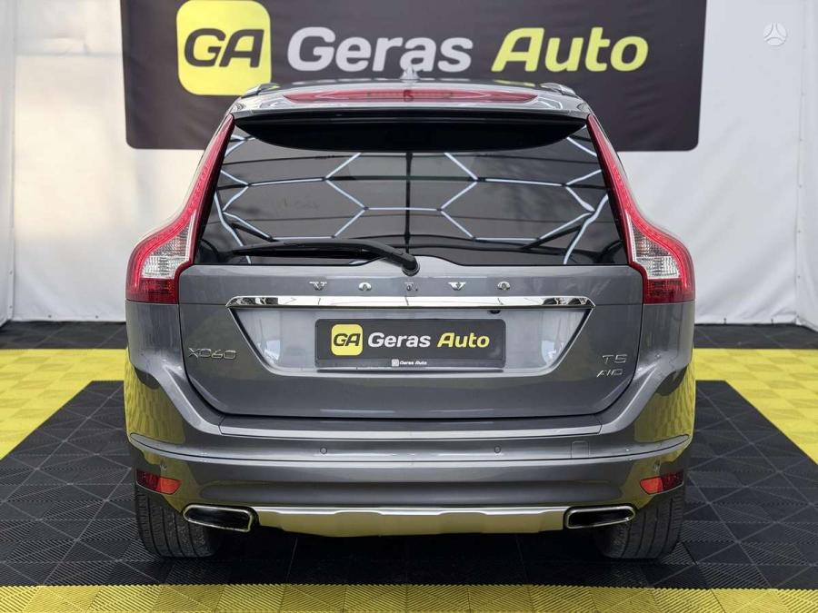 Grey Volvo XC60 2017 in Vilnius, with an engine capacity of 1.97 L and mileage of 185 thousand km for 14999 €, photo 6 on AUTOMOTO.COM.LV