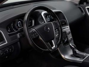 Grey Volvo XC60 2017 in Vilnius, with an engine capacity of 1.97 L and mileage of 185 thousand km for 14999 €, photo 10 on AUTOMOTO.COM.LV