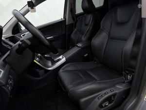 Grey Volvo XC60 2017 in Vilnius, with an engine capacity of 1.97 L and mileage of 185 thousand km for 14999 €, photo 11 on AUTOMOTO.COM.LV