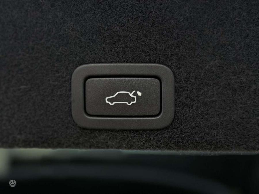 Grey Volvo XC60 2017 in Vilnius, with an engine capacity of 1.97 L and mileage of 185 thousand km for 14999 €, photo 14 on AUTOMOTO.COM.LV