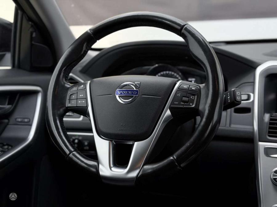 Grey Volvo XC60 2017 in Vilnius, with an engine capacity of 1.97 L and mileage of 185 thousand km for 14999 €, photo 20 on AUTOMOTO.COM.LV