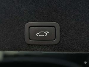 Grey Volvo XC60 2017 in Vilnius, with an engine capacity of 1.97 L and mileage of 185 thousand km for 14999 €, photo 14 on AUTOMOTO.COM.LV