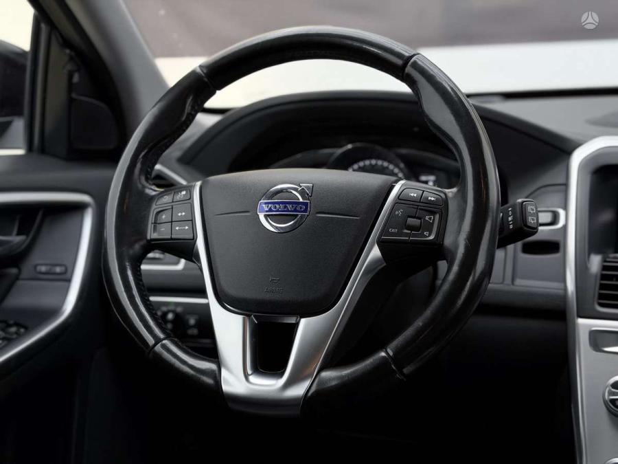 Grey Volvo XC60 2017 in Vilnius, with an engine capacity of 1.97 L and mileage of 185 thousand km for 14999 €, photo 20 on AUTOMOTO.COM.LV