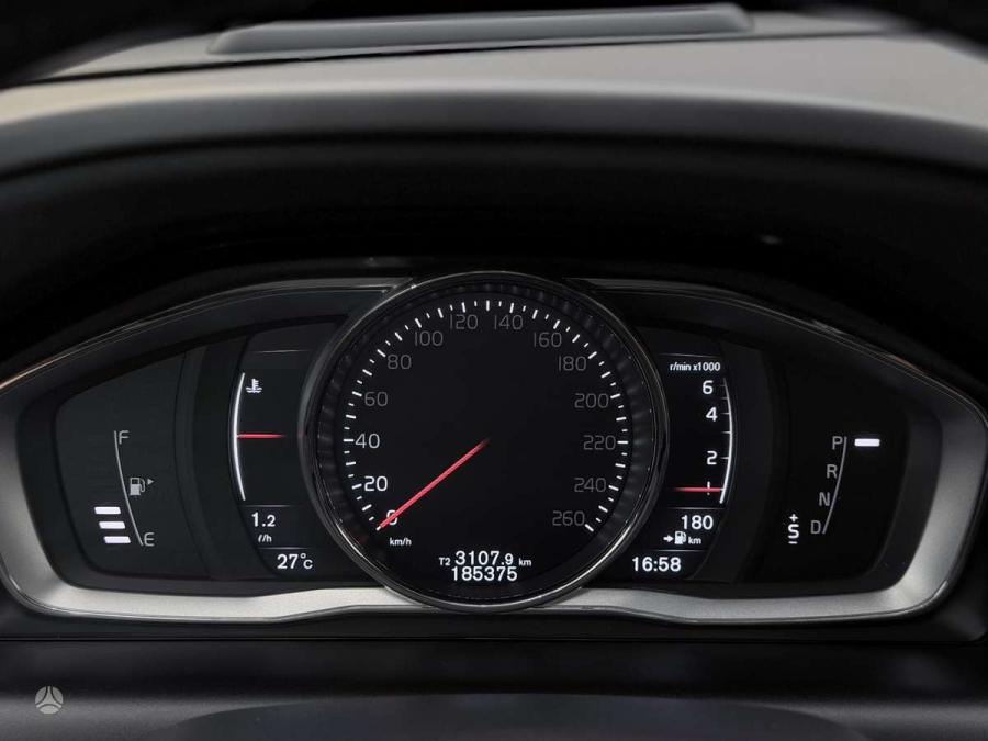 Grey Volvo XC60 2017 in Vilnius, with an engine capacity of 1.97 L and mileage of 185 thousand km for 14999 €, photo 34 on AUTOMOTO.COM.LV