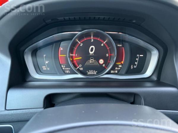 Grey Volvo XC60 2017 in Riga, with an engine capacity of 2.40 L and mileage of 235 thousand km for 12800 €, photo 8 on AUTOMOTO.COM.LV