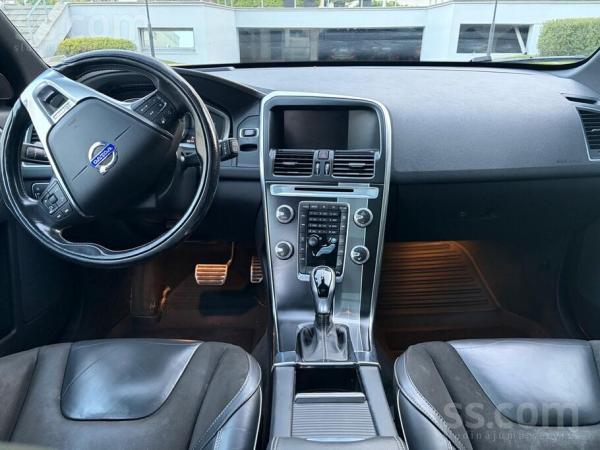 Grey Volvo XC60 2017 in Riga, with an engine capacity of 2.40 L and mileage of 235 thousand km for 12800 €, photo 9 on AUTOMOTO.COM.LV