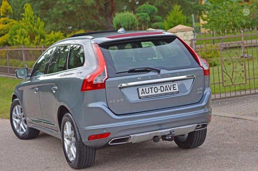 Grey Volvo XC60 2017 in Vilnius, with an engine capacity of 2.40 L and mileage of 175 thousand km for 16750 €, photo 4 on AUTOMOTO.COM.LV