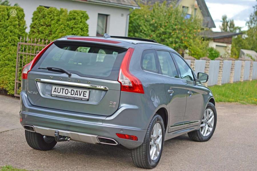 Grey Volvo XC60 2017 in Vilnius, with an engine capacity of 2.40 L and mileage of 175 thousand km for 16750 €, photo 5 on AUTOMOTO.COM.LV