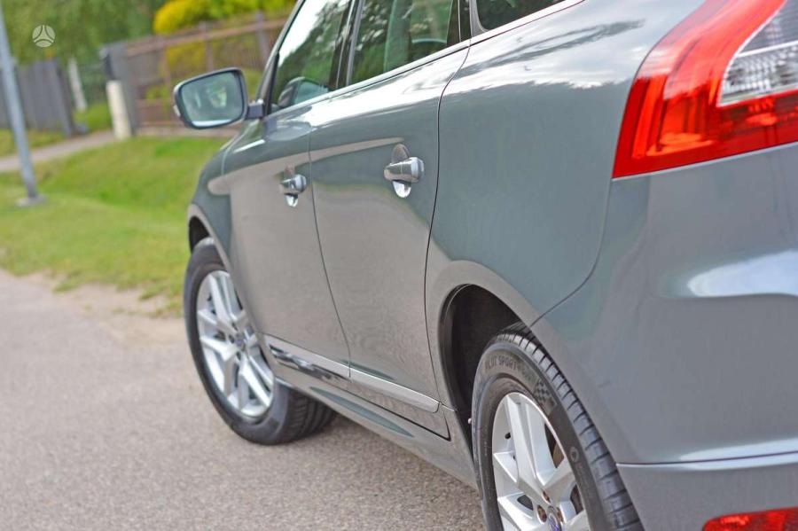 Grey Volvo XC60 2017 in Vilnius, with an engine capacity of 2.40 L and mileage of 175 thousand km for 16750 €, photo 6 on AUTOMOTO.COM.LV