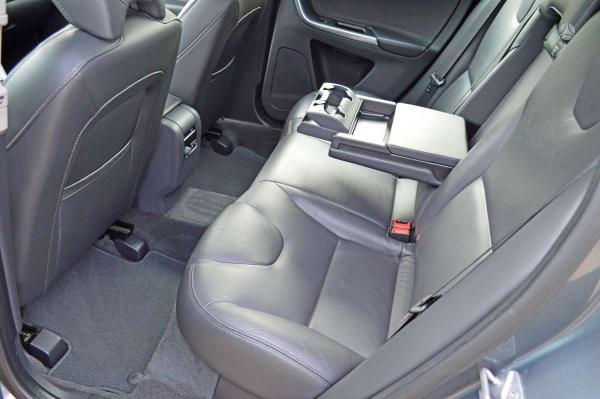 Pelēks Volvo XC60 2017 Viļņa, ar dzinēja tilpumu 2.40 L un nobraukumu 175 tūkst. km par 16750 €, foto 10 vietnē AUTOMOTO.COM.LV