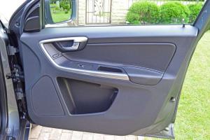 Grey Volvo XC60 2017 in Vilnius, with an engine capacity of 2.40 L and mileage of 175 thousand km for 16750 €, photo 14 on AUTOMOTO.COM.LV