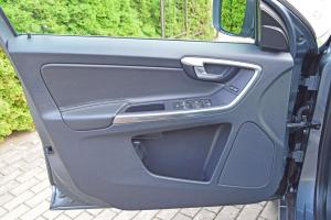 Grey Volvo XC60 2017 in Vilnius, with an engine capacity of 2.40 L and mileage of 175 thousand km for 16750 €, photo 17 on AUTOMOTO.COM.LV