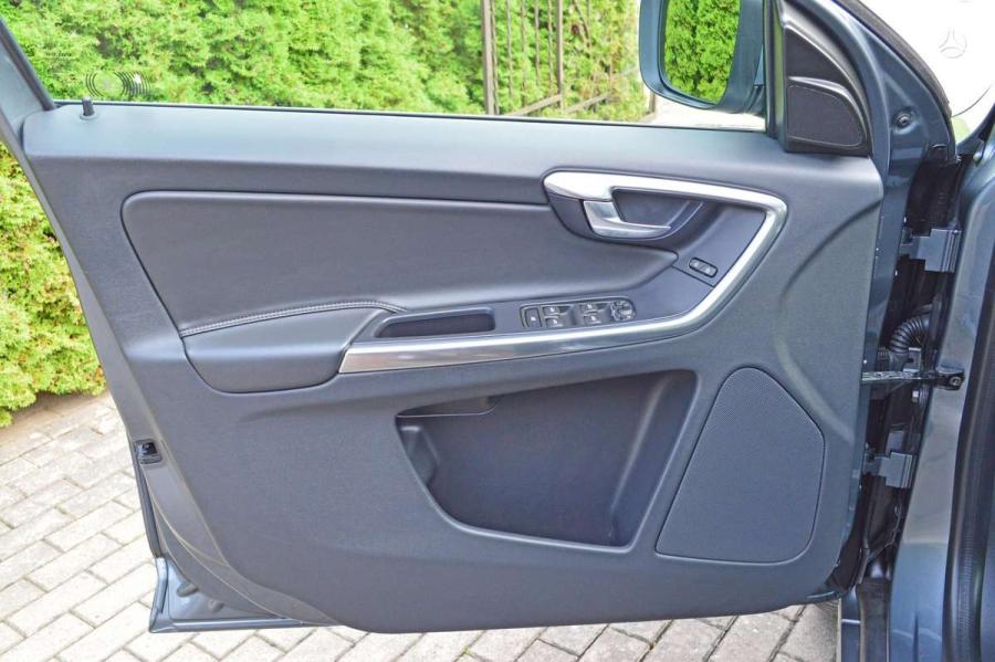 Grey Volvo XC60 2017 in Vilnius, with an engine capacity of 2.40 L and mileage of 175 thousand km for 16750 €, photo 17 on AUTOMOTO.COM.LV