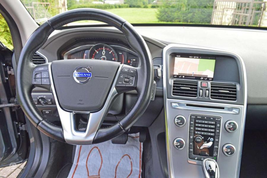 Grey Volvo XC60 2017 in Vilnius, with an engine capacity of 2.40 L and mileage of 175 thousand km for 16750 €, photo 20 on AUTOMOTO.COM.LV