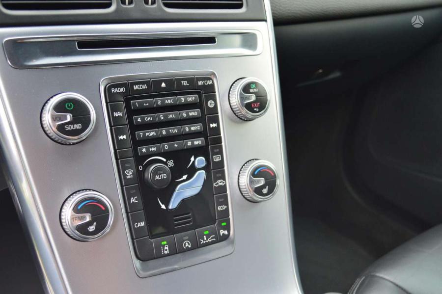 Grey Volvo XC60 2017 in Vilnius, with an engine capacity of 2.40 L and mileage of 175 thousand km for 16750 €, photo 24 on AUTOMOTO.COM.LV