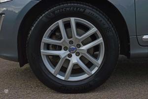 Grey Volvo XC60 2017 in Vilnius, with an engine capacity of 2.40 L and mileage of 175 thousand km for 16750 €, photo 34 on AUTOMOTO.COM.LV
