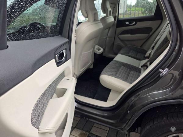 Grey Volvo XC60 2017 in Klaipeda, with an engine capacity of 2.00 L and mileage of 237 thousand km for 17500 €, photo 10 on AUTOMOTO.COM.LV