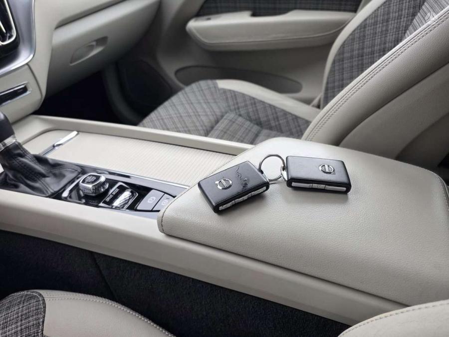 Pelēks Volvo XC60 2017 Klaipėda, ar dzinēja tilpumu 2.00 L un nobraukumu 237 tūkst. km par 17500 €, foto 15 vietnē AUTOMOTO.COM.LV