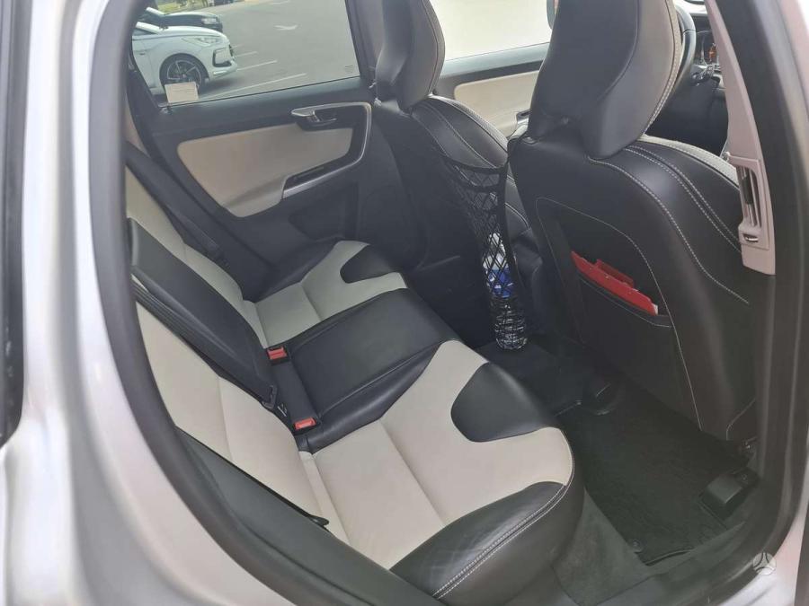 Pelēks Volvo XC60 2017 Kauņa, ar dzinēja tilpumu 1.97 L un nobraukumu 85 tūkst. km par 15000 €, foto 8 vietnē AUTOMOTO.COM.LV