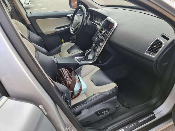 Pelēks Volvo XC60 2017 Kauņa, ar dzinēja tilpumu 1.97 L un nobraukumu 85 tūkst. km par 15000 €, foto 9 vietnē AUTOMOTO.COM.LV