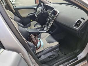 Pelēks Volvo XC60 2017 Kauņa, ar dzinēja tilpumu 1.97 L un nobraukumu 85 tūkst. km par 15000 €, foto 9 vietnē AUTOMOTO.COM.LV
