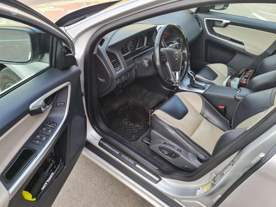 Pelēks Volvo XC60 2017 Kauņa, ar dzinēja tilpumu 1.97 L un nobraukumu 85 tūkst. km par 15000 €, foto 12 vietnē AUTOMOTO.COM.LV