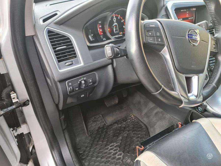 Pelēks Volvo XC60 2017 Kauņa, ar dzinēja tilpumu 1.97 L un nobraukumu 85 tūkst. km par 15000 €, foto 14 vietnē AUTOMOTO.COM.LV