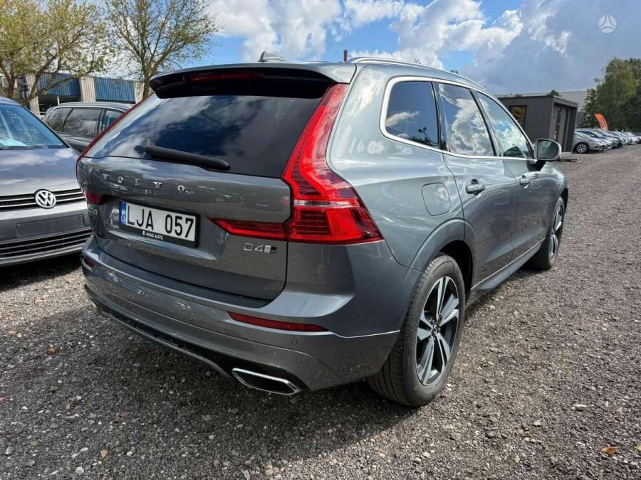 Grey Volvo XC60 2017 in Siauliai, with an engine capacity of 1.97 L and mileage of 263 thousand km for 17900 €, photo 4 on AUTOMOTO.COM.LV
