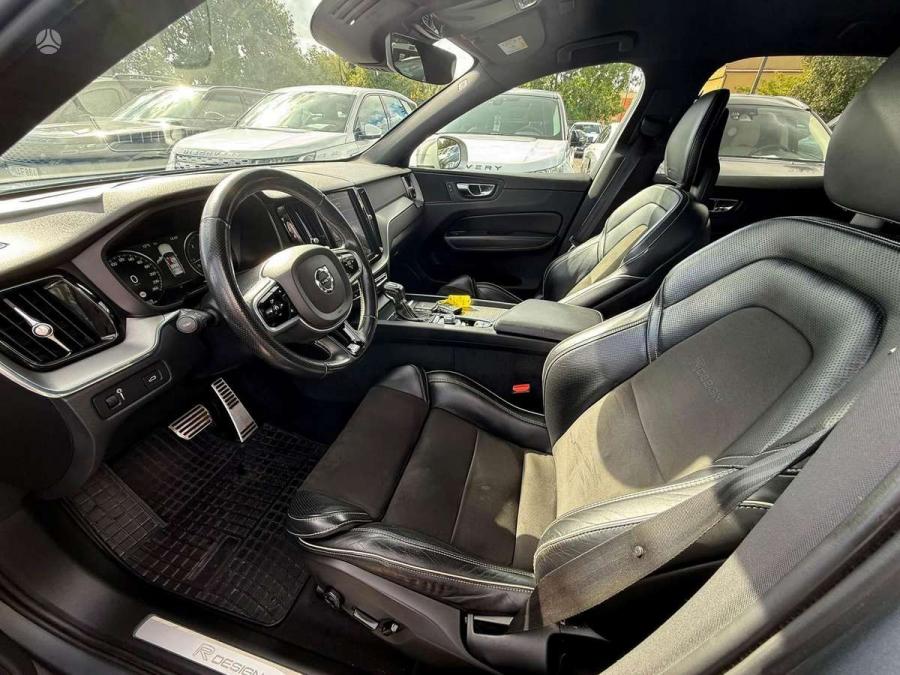Grey Volvo XC60 2017 in Siauliai, with an engine capacity of 1.97 L and mileage of 263 thousand km for 17900 €, photo 6 on AUTOMOTO.COM.LV