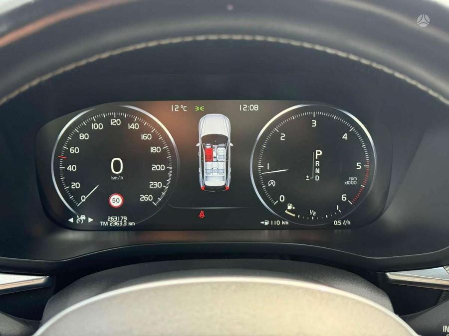 Grey Volvo XC60 2017 in Siauliai, with an engine capacity of 1.97 L and mileage of 263 thousand km for 17900 €, photo 11 on AUTOMOTO.COM.LV