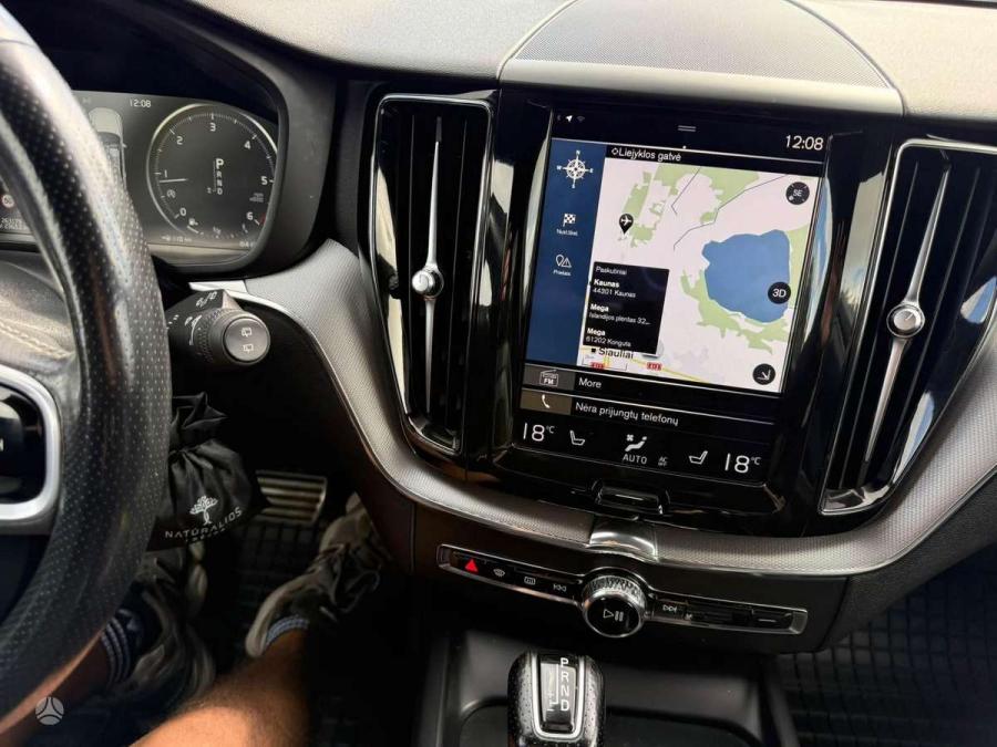 Grey Volvo XC60 2017 in Siauliai, with an engine capacity of 1.97 L and mileage of 263 thousand km for 17900 €, photo 12 on AUTOMOTO.COM.LV