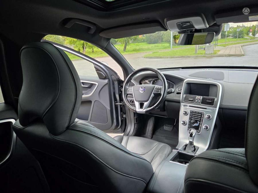 Pelēks Volvo XC60 2017 Kauņa, ar dzinēja tilpumu 2.40 L un nobraukumu 160 tūkst. km par 17600 €, foto 25 vietnē AUTOMOTO.COM.LV