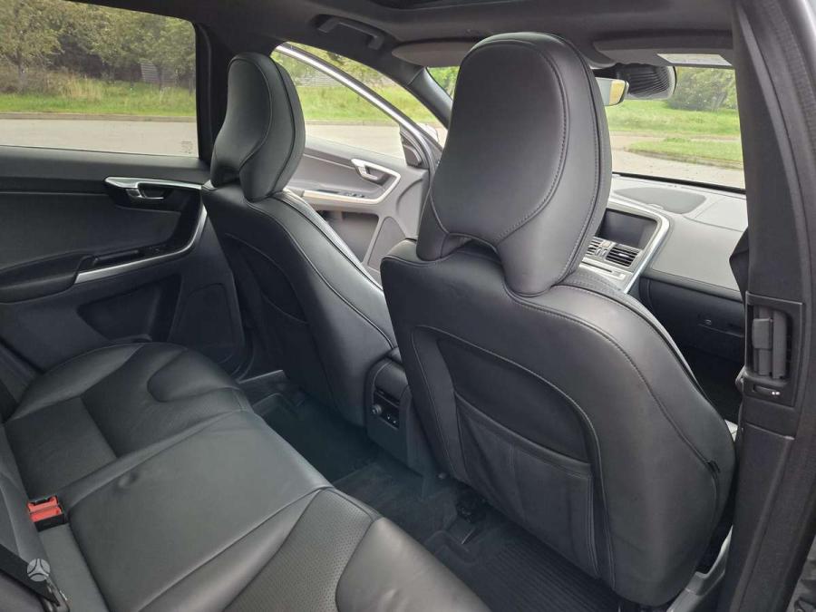 Pelēks Volvo XC60 2017 Kauņa, ar dzinēja tilpumu 2.40 L un nobraukumu 160 tūkst. km par 17600 €, foto 26 vietnē AUTOMOTO.COM.LV