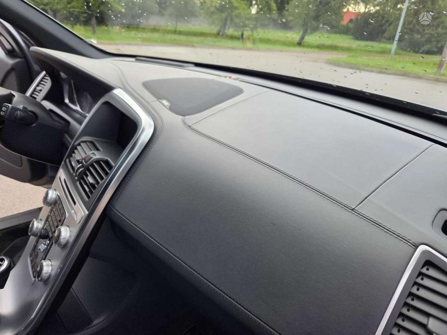 Pelēks Volvo XC60 2017 Kauņa, ar dzinēja tilpumu 2.40 L un nobraukumu 160 tūkst. km par 17600 €, foto 34 vietnē AUTOMOTO.COM.LV