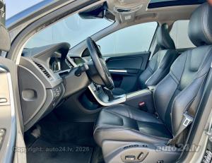 Grey Volvo XC60 2017 in Tallinn, with an engine capacity of 2.40 L and mileage of 0 thousand km for 16999 €, photo 11 on AUTOMOTO.COM.LV