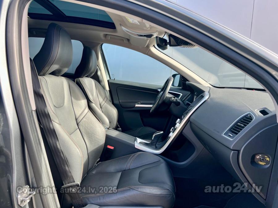 Grey Volvo XC60 2017 in Tallinn, with an engine capacity of 2.40 L and mileage of 0 thousand km for 16999 €, photo 15 on AUTOMOTO.COM.LV