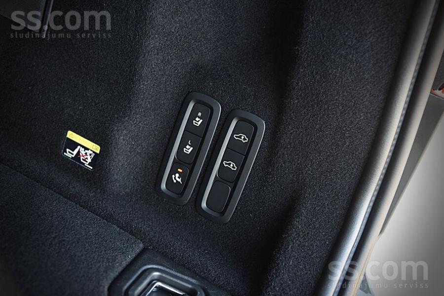 Pelēks Volvo XC60 2017 Tukums, ar dzinēja tilpumu 2.00 L un nobraukumu 150 tūkst. km par 22990 €, foto 28 vietnē AUTOMOTO.COM.LV
