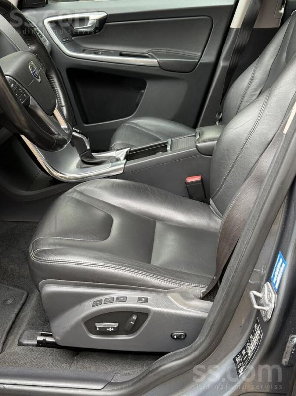 Volvo XC60 2017 Rīga vietnē Pelēks Volvo XC60 2017 Rīga, ar dzinēja tilpumu 2.00 L un nobraukumu 0 tūkst. km par 17400 €, foto 6 vietnē AUTOMOTO.COM.LV
